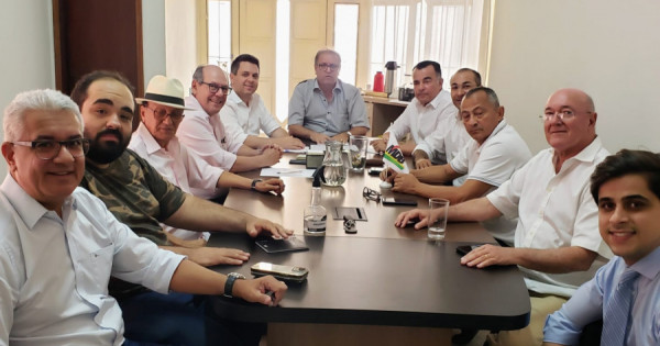 Em busca de aliança, Dimas se reúne com Marcelo Miranda e cede vaga de ...