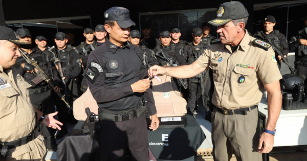 PM entrega de nova viatura e equipamentos ao Batalhão de Operações ...