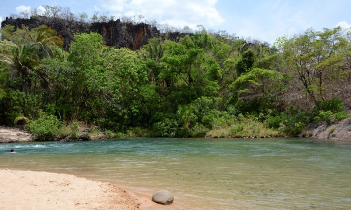 Rios de águas transparentes, cachoeiras, mirantes, Aurora surge como ...