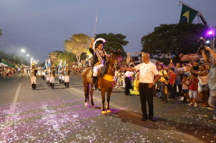 Desfile em comemoração aos 200 anos da Independência do Brasil reúne 4 ...