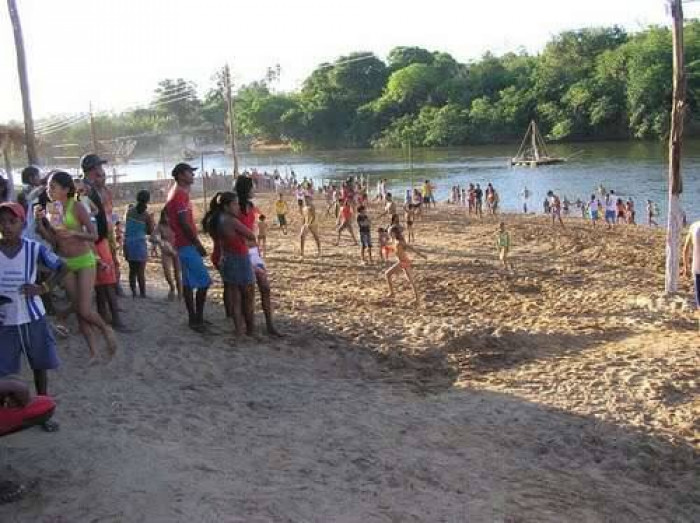 Mulher tem ataque de fúria e esfaqueia companheiro na praia de Goiatins Mulher tem ataque de fúria e esfaqueia companheiro na praia de Goiatins